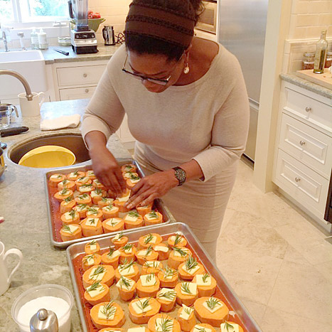See Oprah Winfrey Cook Thanksgiving Dinner! - Us Weekly