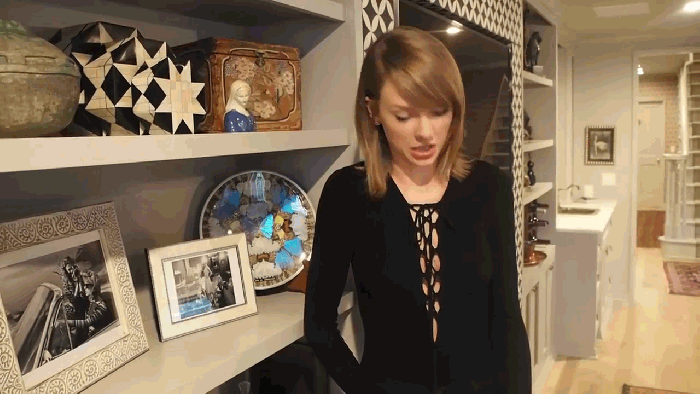Taylor Swift Wins a Middle Finger Statue for NME Awards After Grammys ...