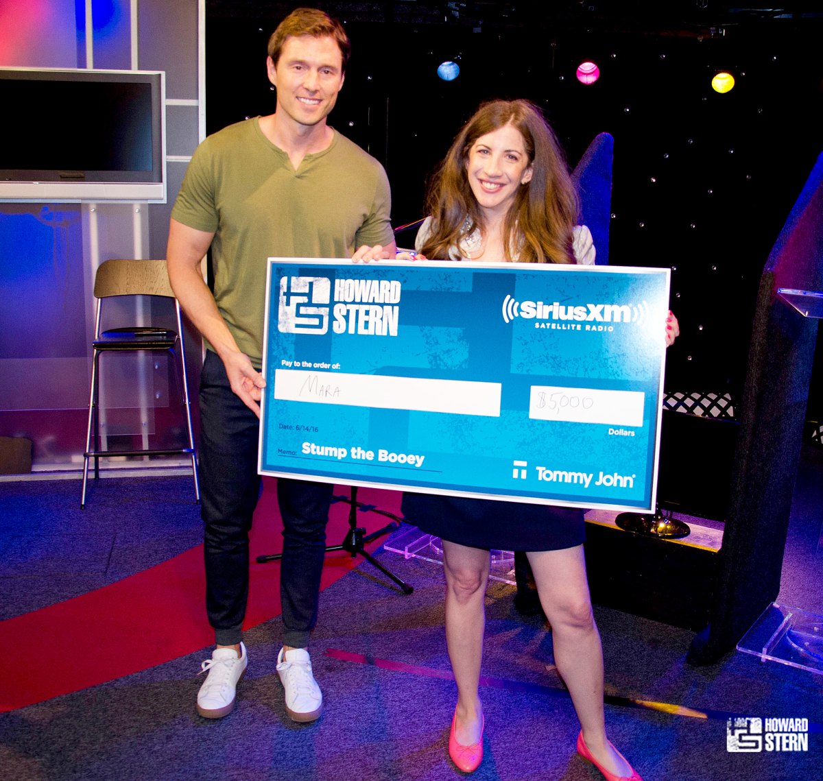 Us Weekly's Mara Reinstein Wins '80s Trivia Game on 'Howard Stern Show'