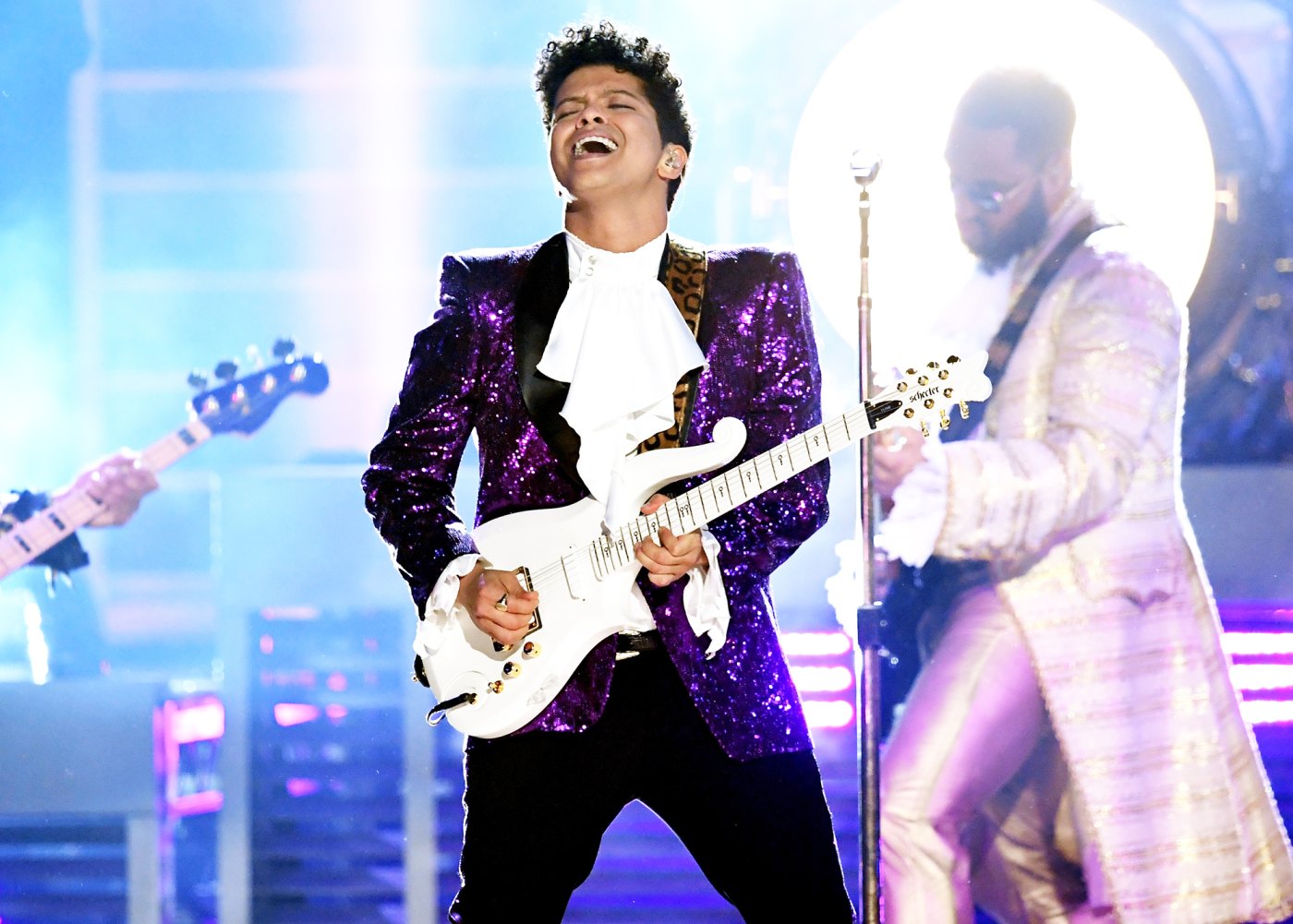 Grammys 2017 Top 7 Performances: Adele, Beyonce, Bruno Mars Dominate ...