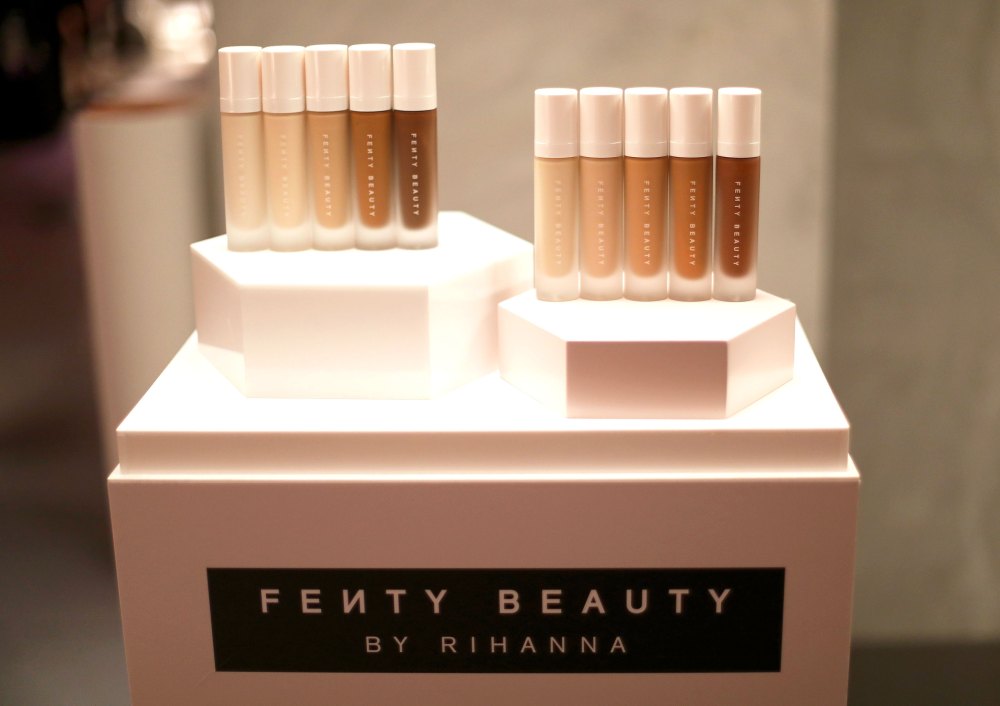 Rihanna Does Fan’s Makeup at the London Launch of Fenty Beauty: PICS