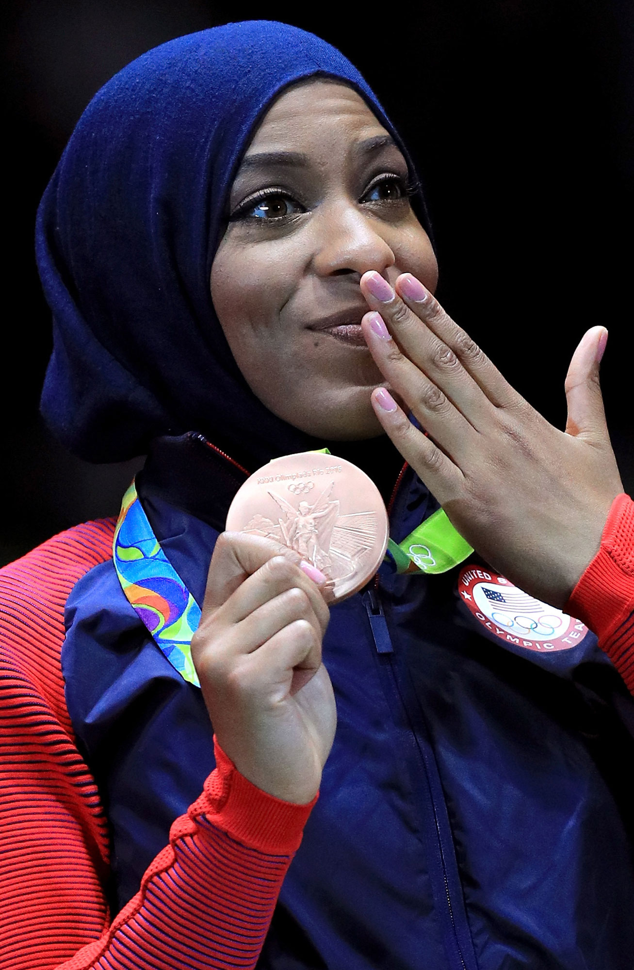 Ibtihaj Muhammad First U.S. Olympian to Compete in Hijab Wins Bronze ...