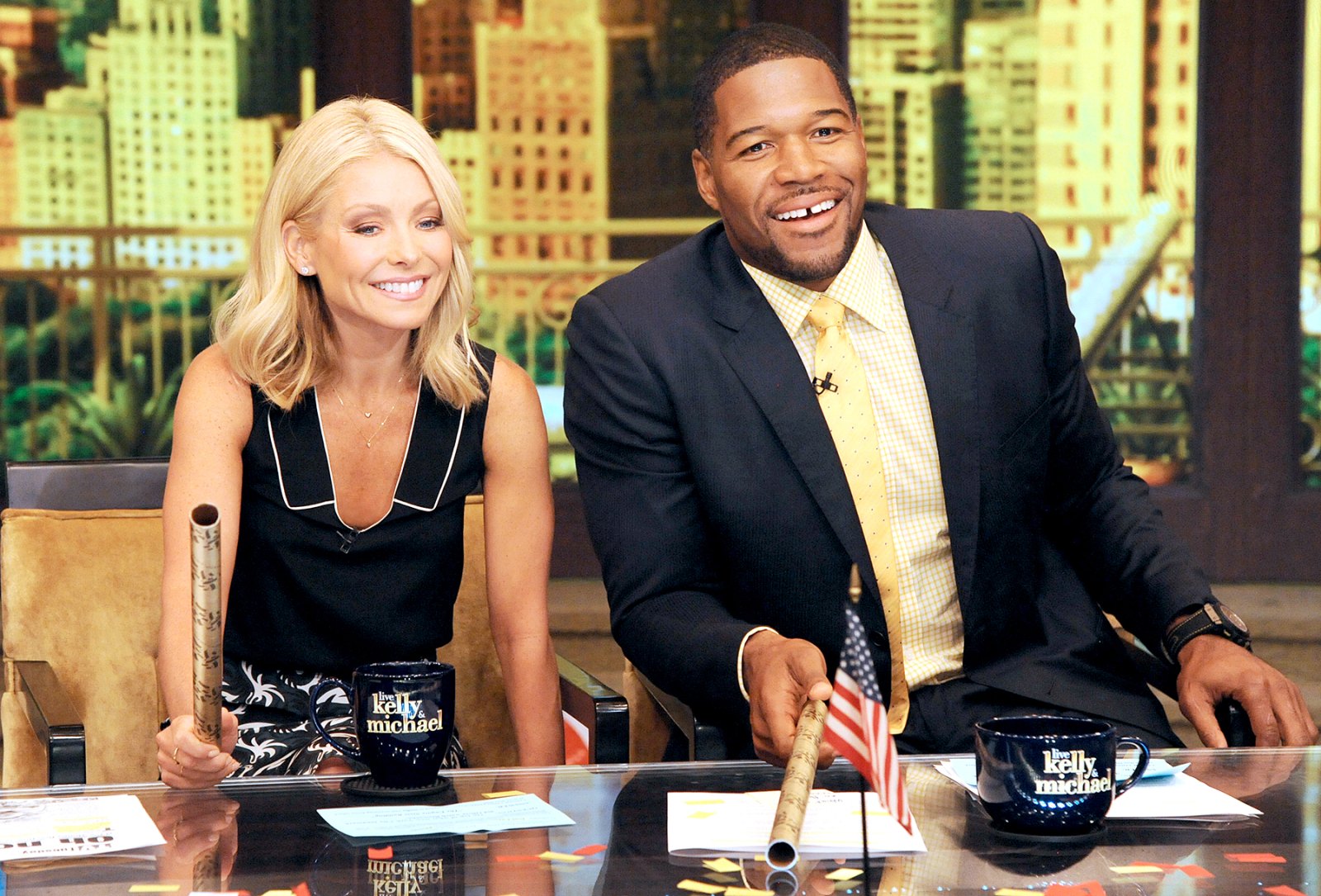 Michael Strahan Praises Kelly Ripa Amid Behind-the-Scenes 'Live' Drama ...