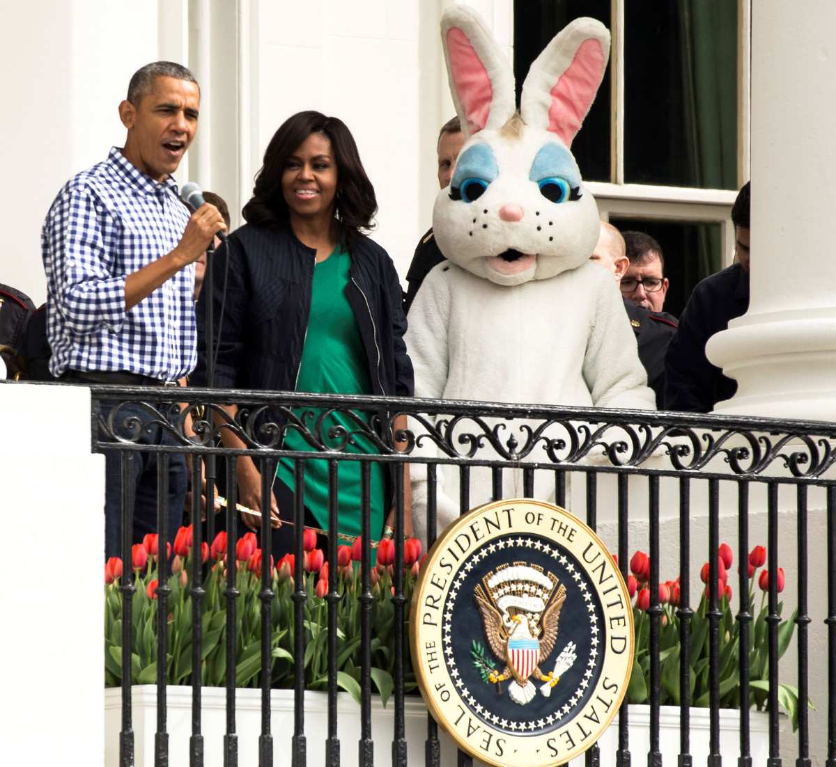 Sasha, Malia Obama Go Casual in Leggings, T-Shirts for Easter Egg Roll ...