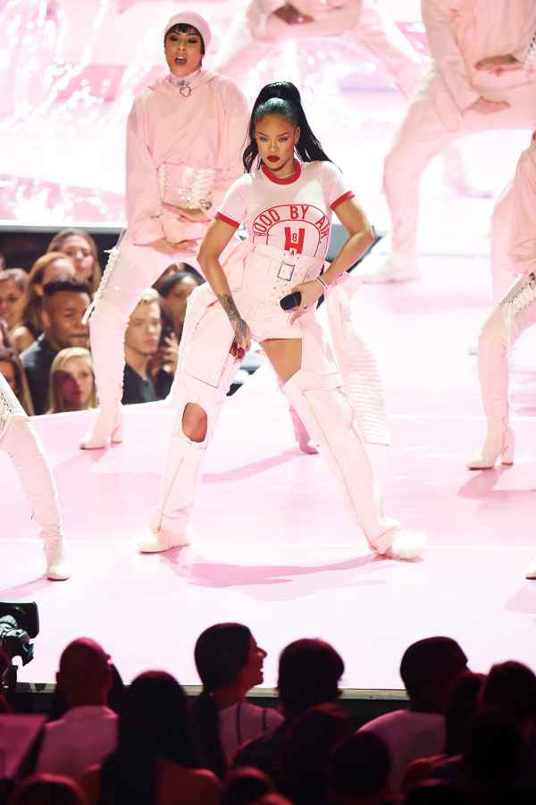 Rihanna Performs Her Greatest Hits at 2016 MTV VMAs | Us Weekly