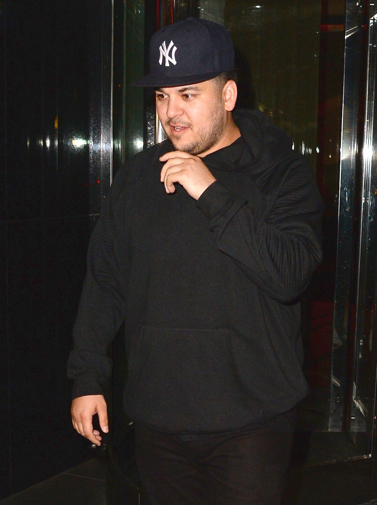 KUWTK Recap: Kim Kardashian Calls Rob Out for Shady Memes, Snaps | Us ...